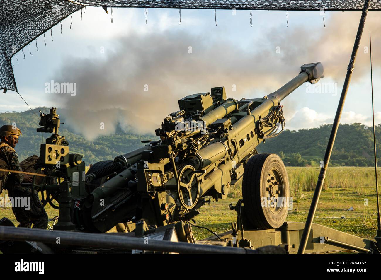 U.S. Marines with Battalion Landing Team, 2d Battalion, 5th Marines ...