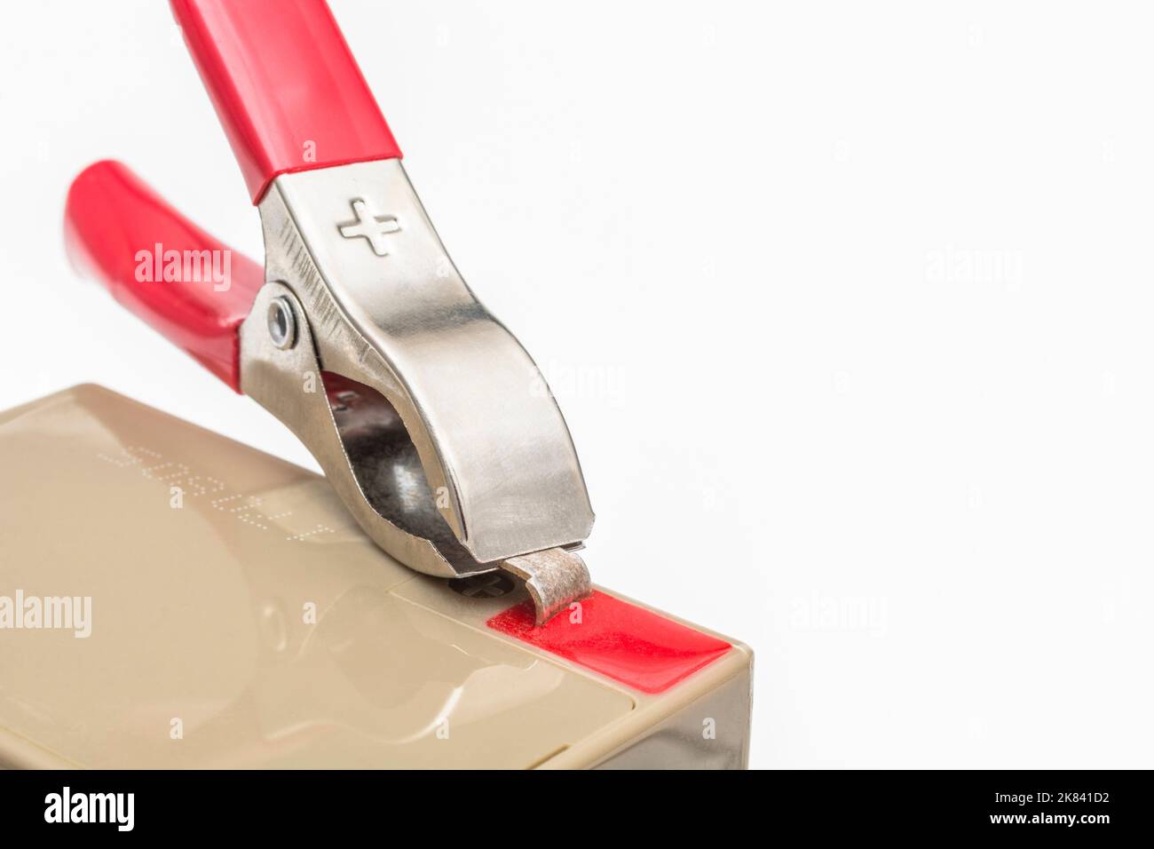 Red positive / +'ve battery terminal crocodile clip / alligator clamp ...