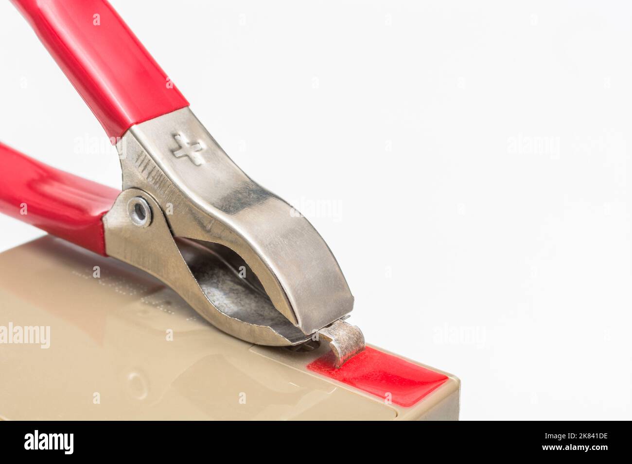 Red positive / +'ve battery terminal crocodile clip / alligator clamp ...