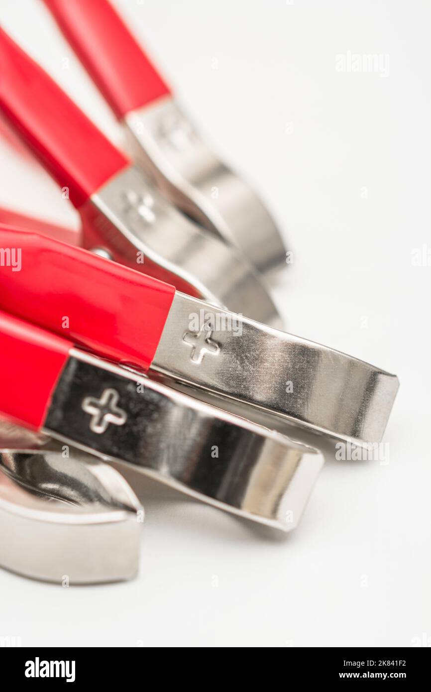 Red positive / +'ve battery terminal crocodile clip / alligator clamp ...
