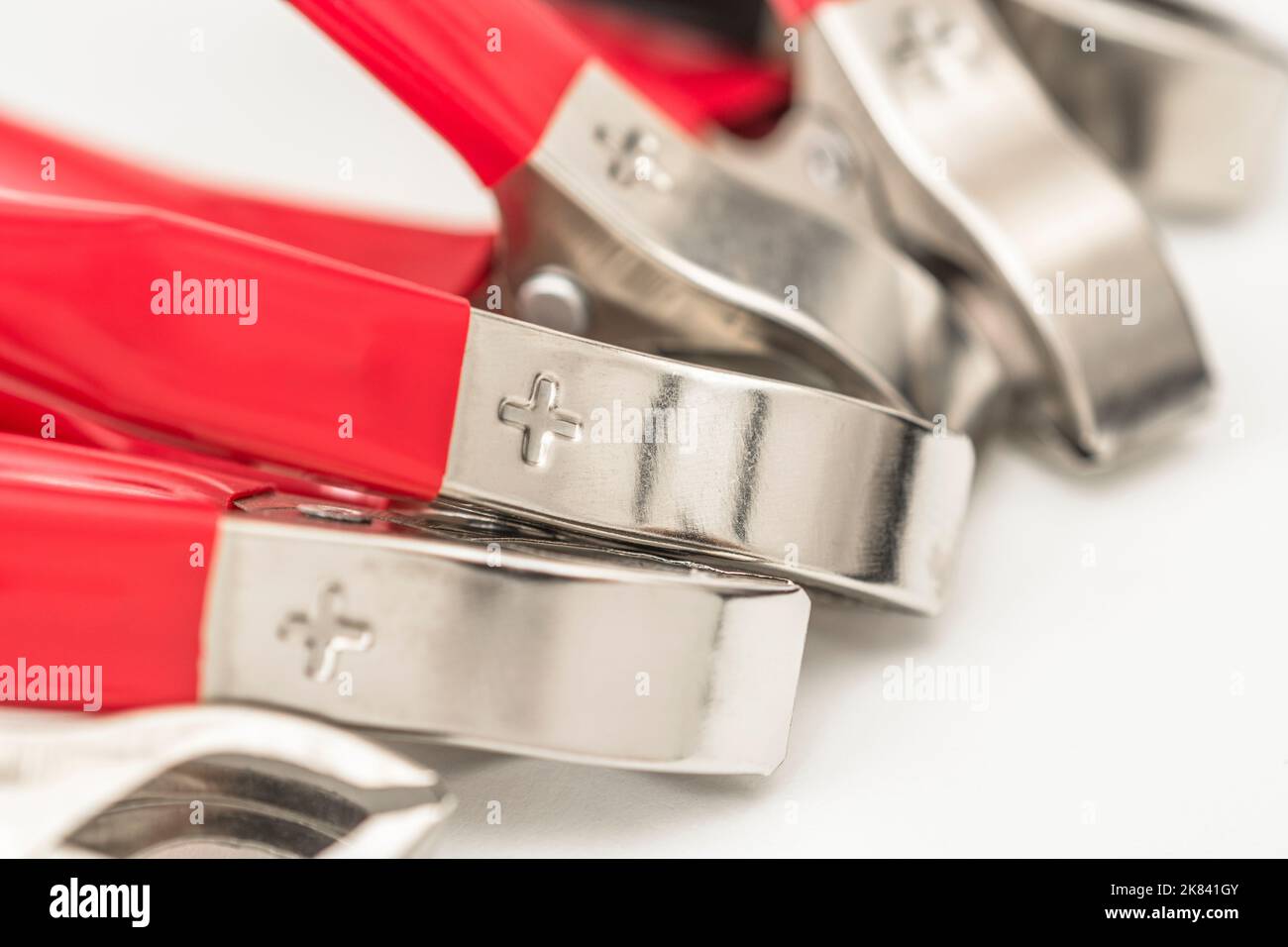 Red positive / +'ve battery terminal crocodile clip / alligator clamp ...