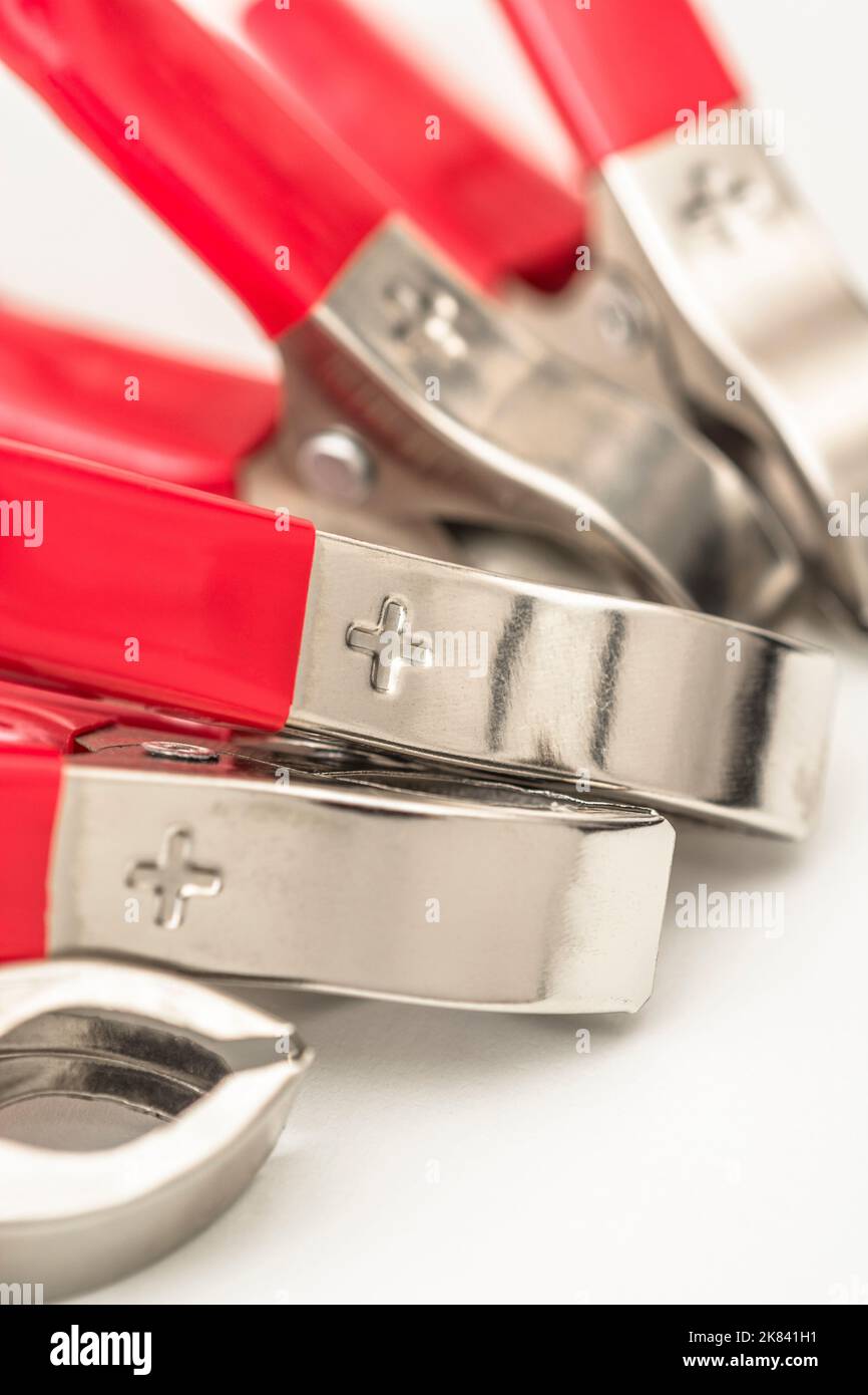 Red positive / +'ve battery terminal crocodile clip / alligator clamp ...