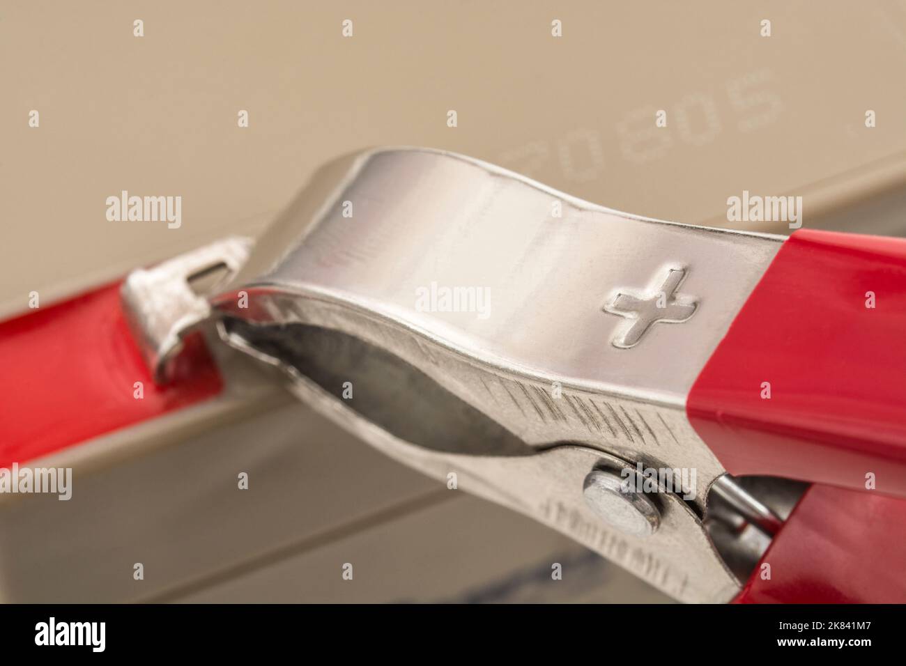 Red positive / +'ve battery terminal crocodile clip / alligator clamp ...