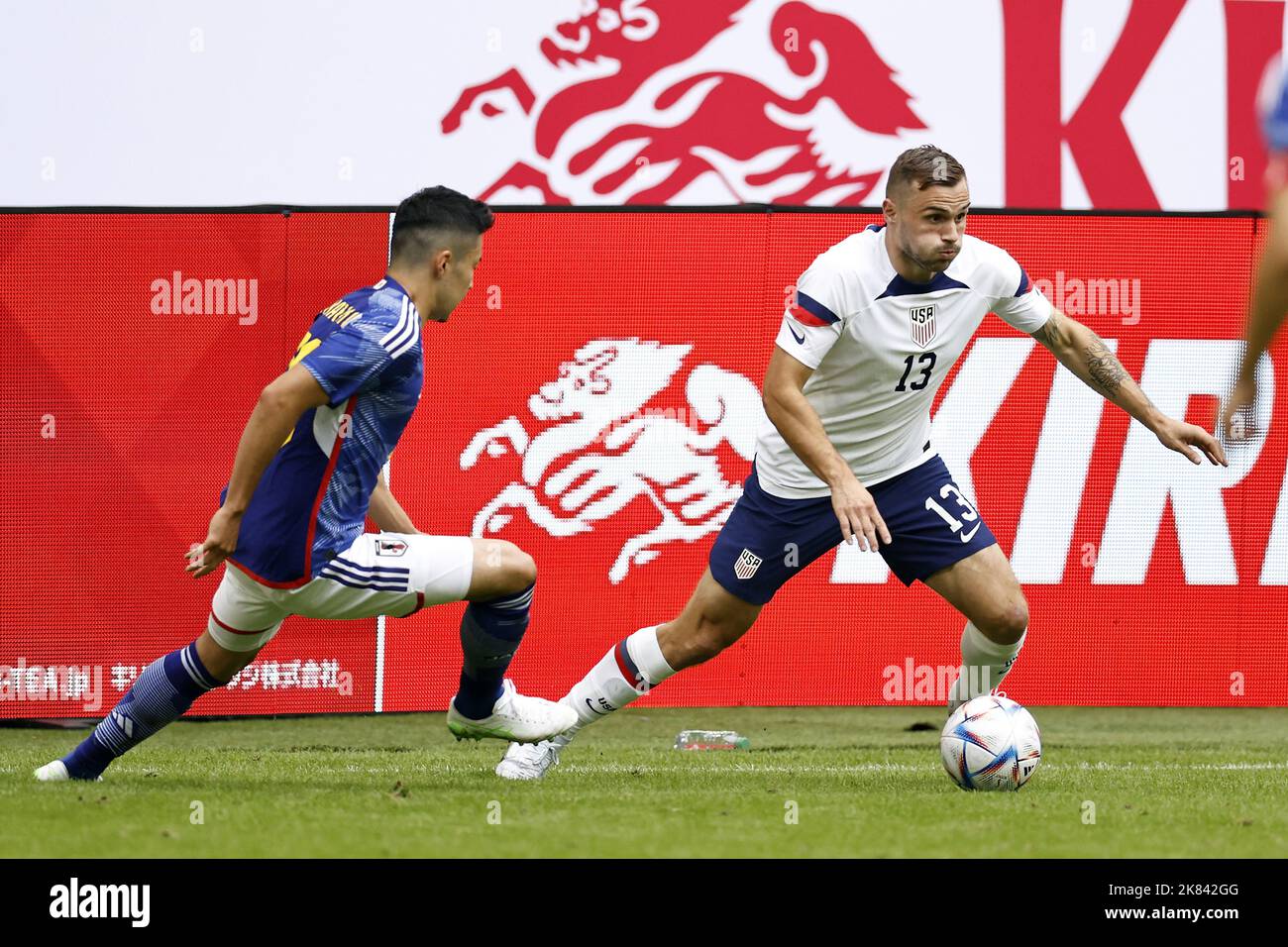 DUSSELDORF - (lr) Yuta Nakayama of Japan, Jordan Morris of United ...
