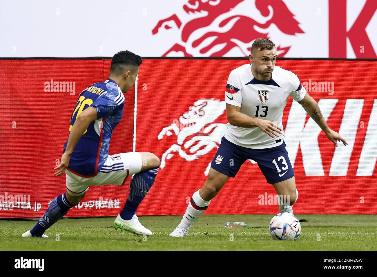 DUSSELDORF - (lr) Yuta Nakayama of Japan, Jordan Morris of United ...