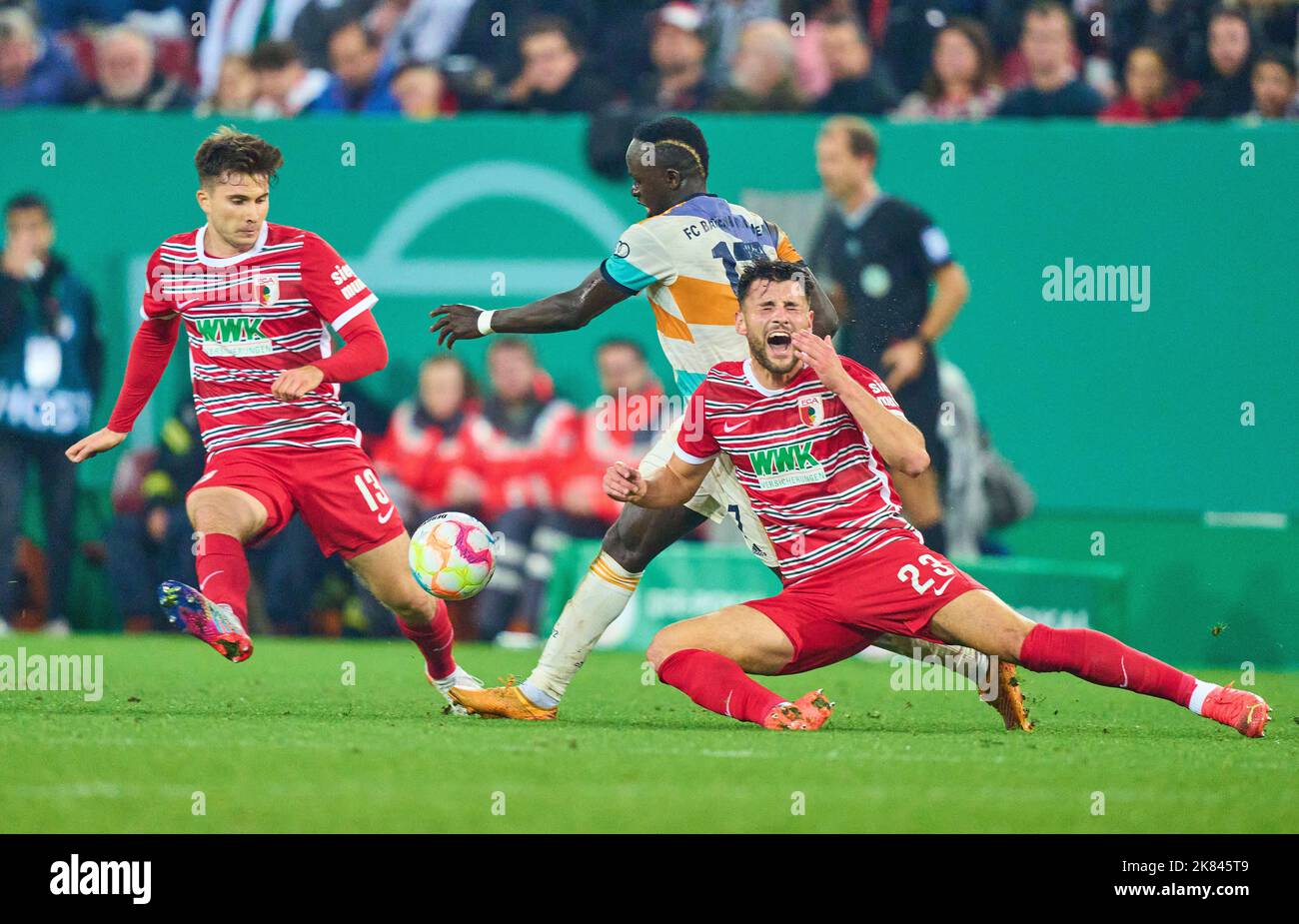 Sadio mane premier league trophy hi-res stock photography and images ...