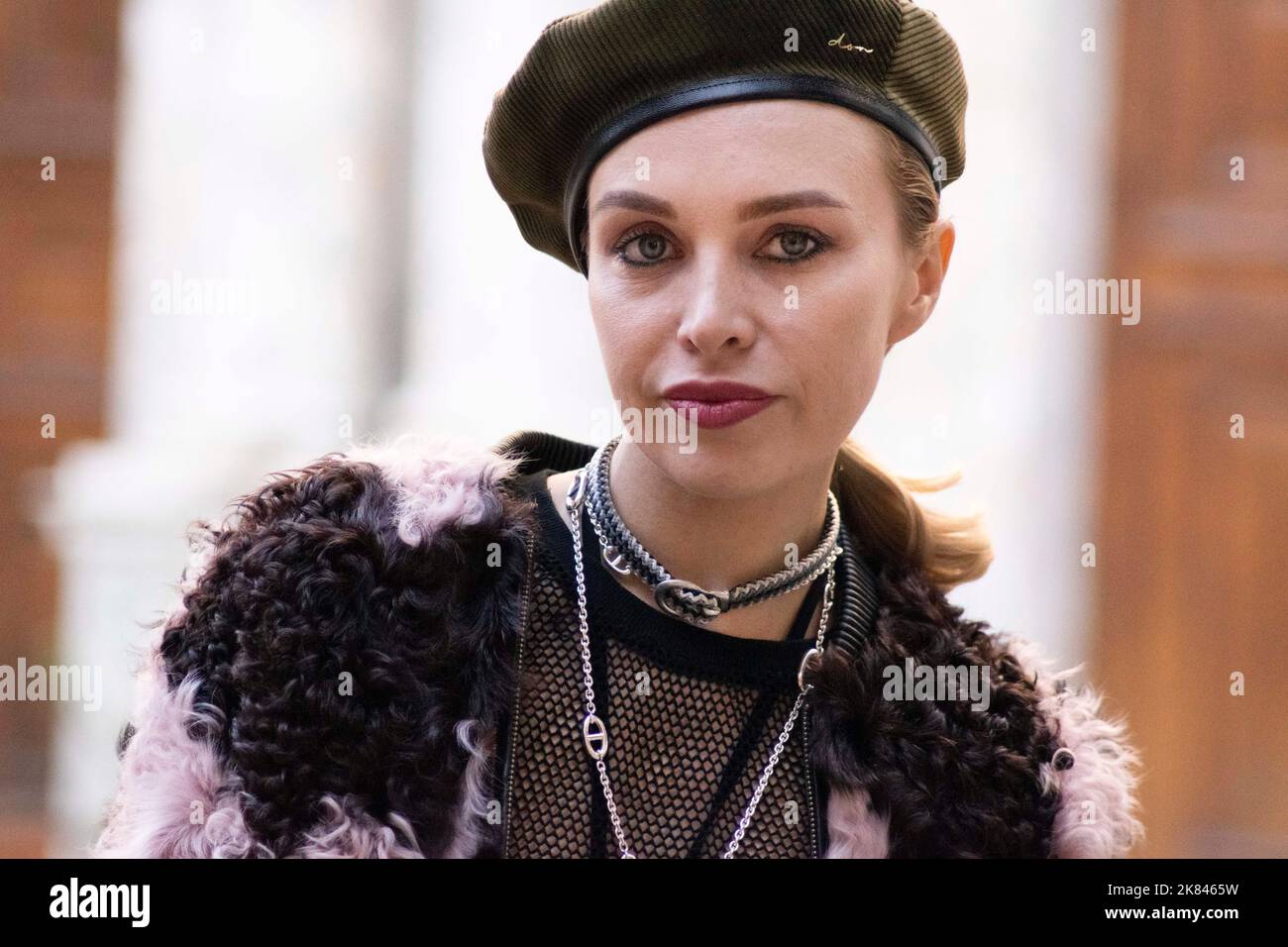 female wearing a beret Stock Photo - Alamy