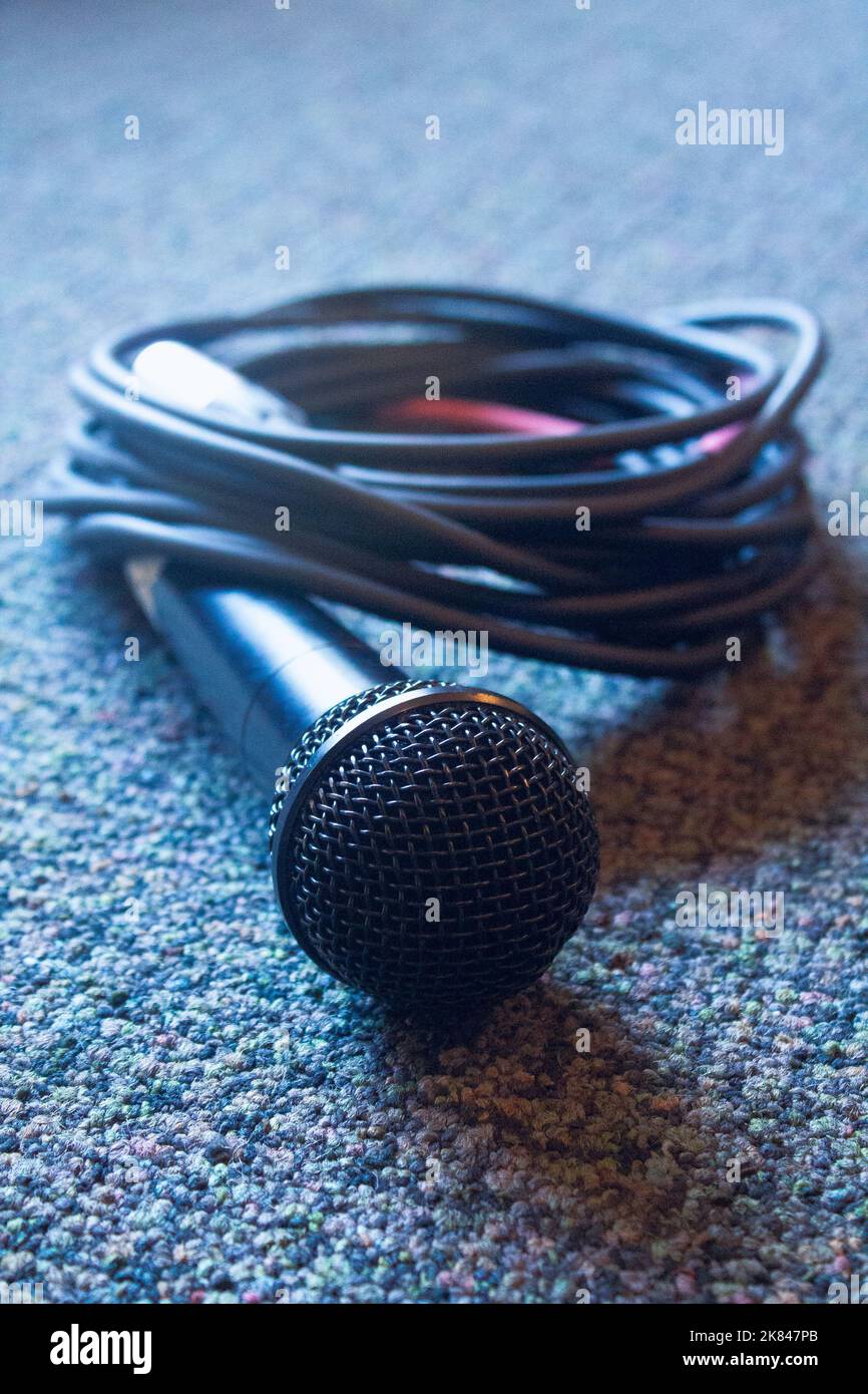 Vocalist supplies hi-res stock photography and images - Alamy