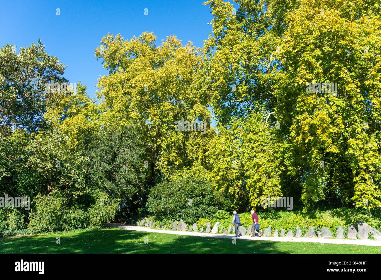 Path through trees in Battersea Park, Battersea, London Borough of ...