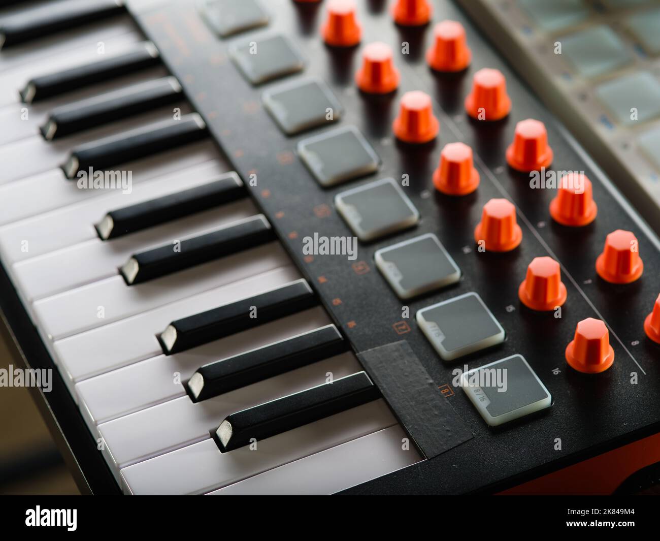 Electronic musical instrument hi-res stock photography and images - Alamy