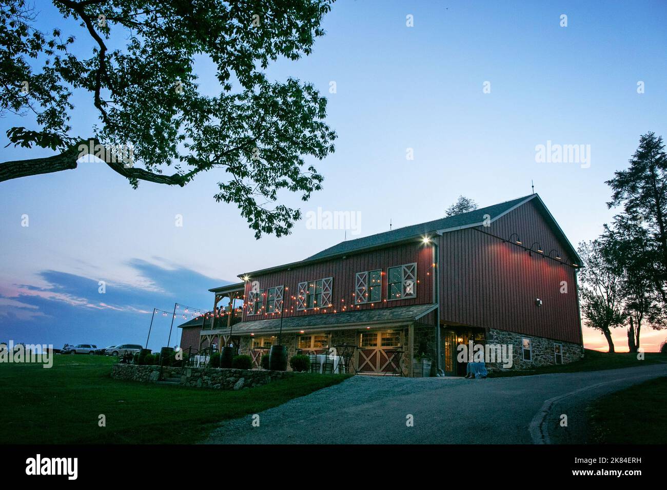 red barn wedding venue at sunset in Lancaster, Pennsylvania, USA Stock ...
