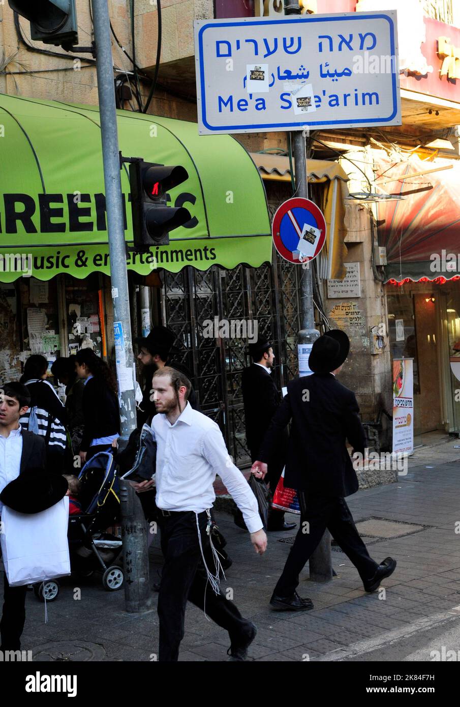 The Ultra Orthodox neighborhood of Mea She'arim neighborhood in ...