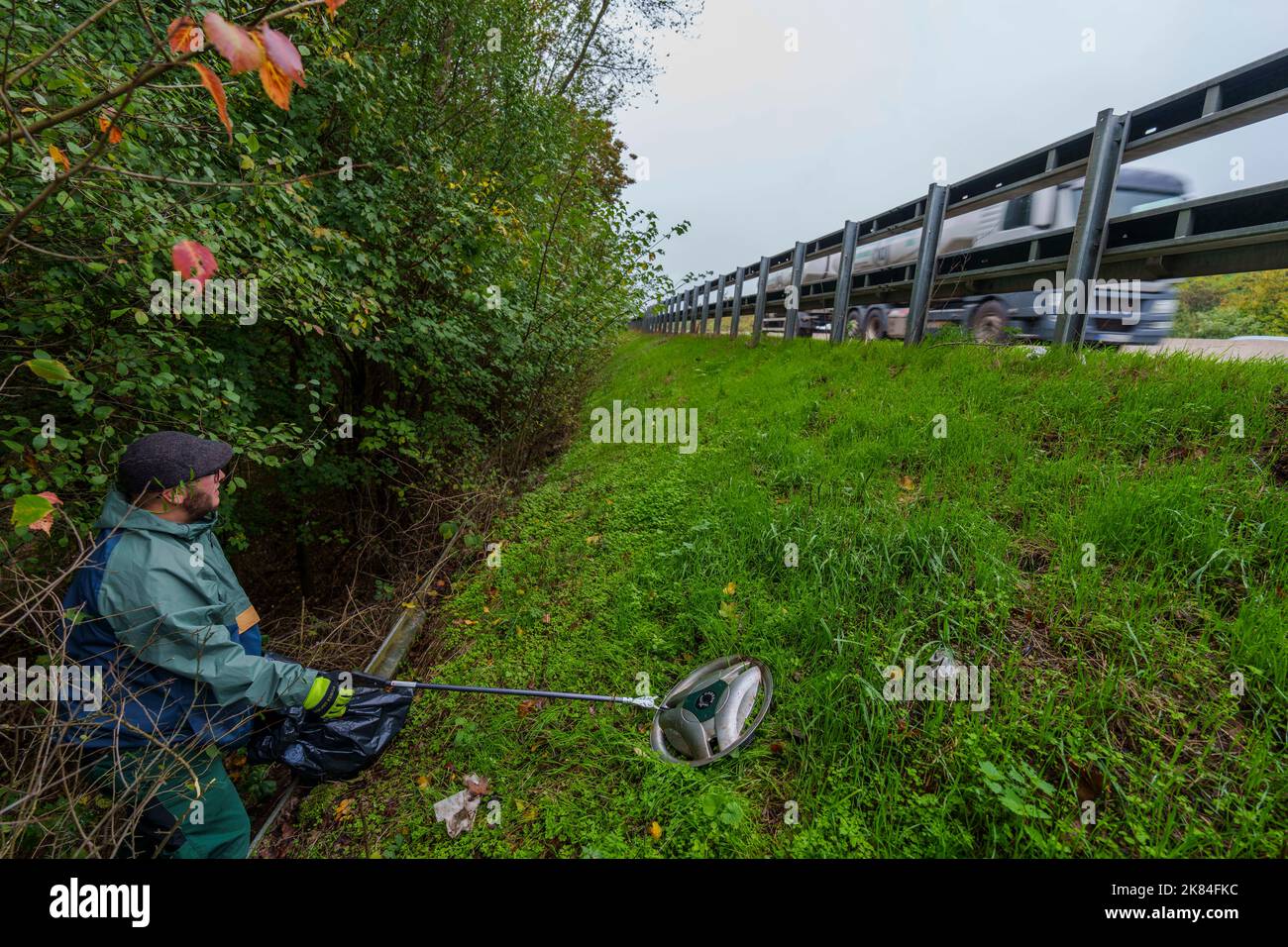 Heusenstamm, Germany. 14th Oct, 2022. Florian Früchel picks up a hubcap ...