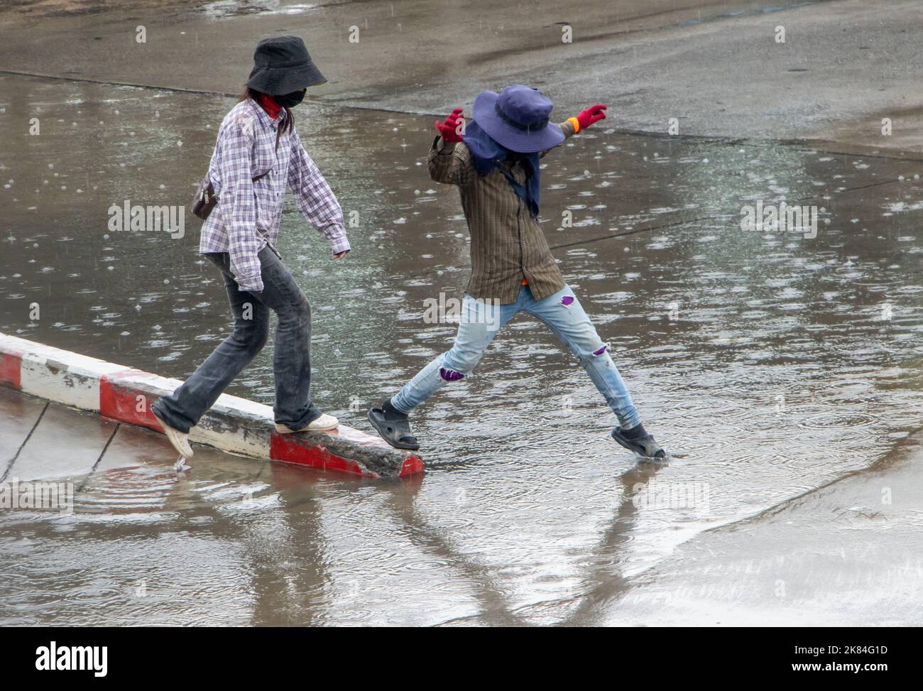 Asia workers rain protection hi-res stock photography and images - Alamy
