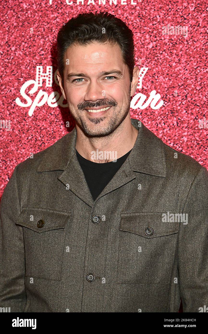 Ryan Paevy attends Hallmark Channel's Countdown to Christmas on October ...