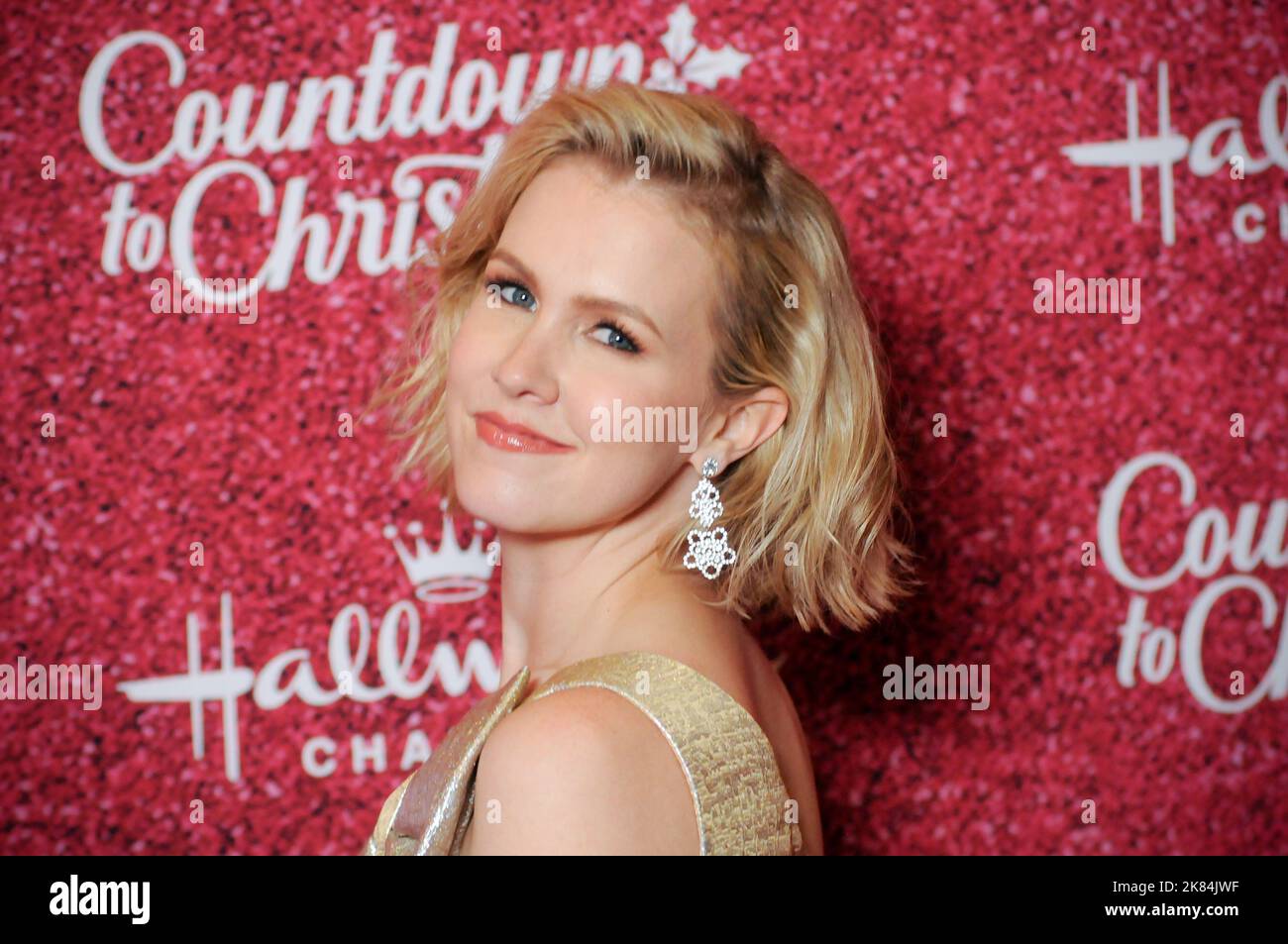 Gina Claire Mason attends Hallmark's Countdown to Christmas red carpet ...