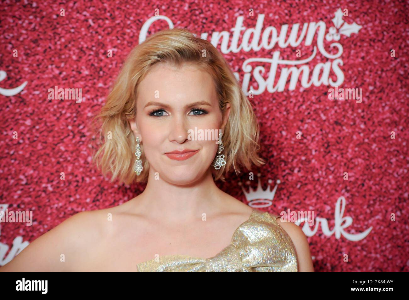 Gina Claire Mason attends Hallmark's Countdown to Christmas red carpet ...