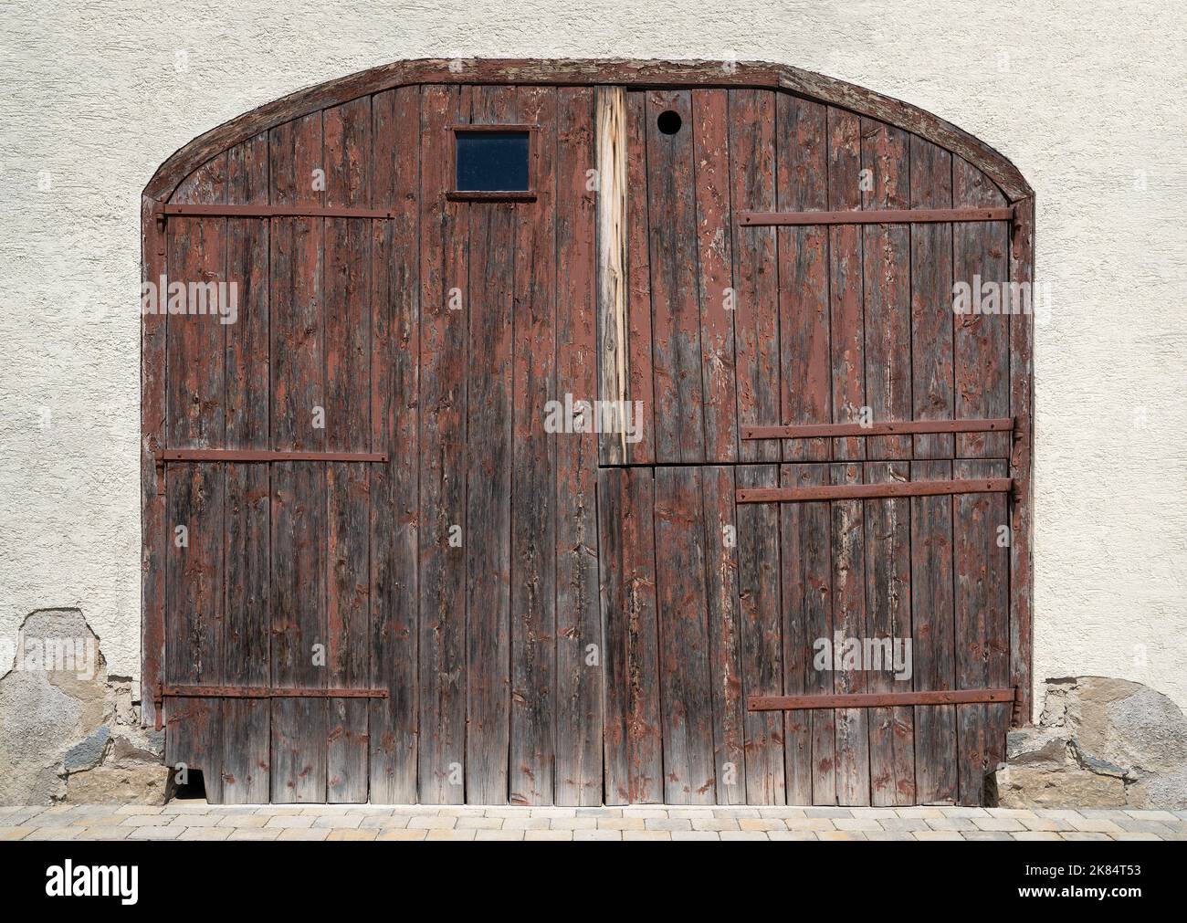 Old large barn door made of weathered brown wood Stock Photo - Alamy