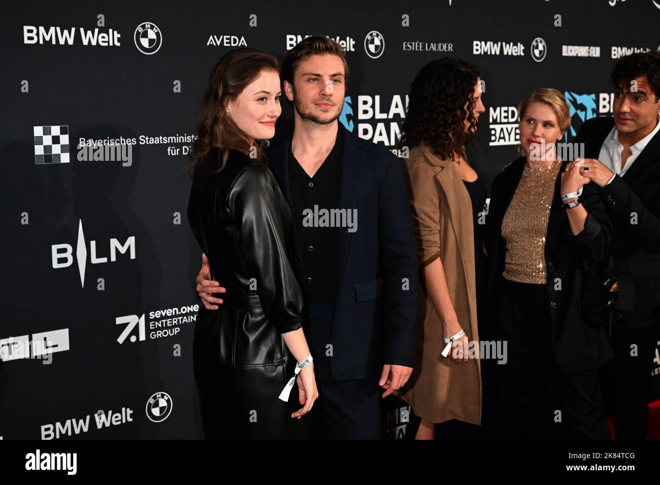 Munich, Germany. 19th Oct, 2022. Actors Dominique Devenport and Jannik ...
