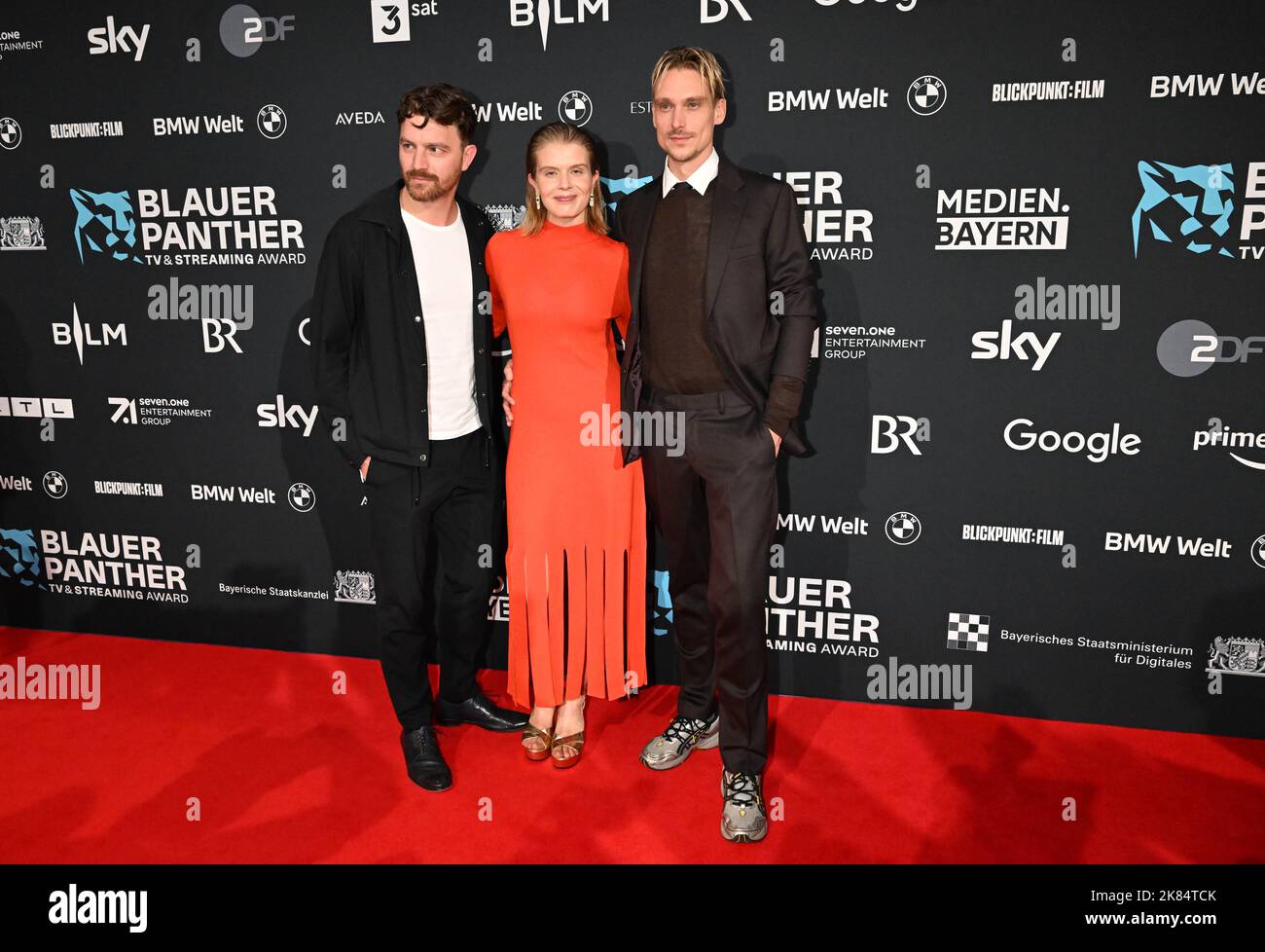 Munich, Germany. 19th Oct, 2022. Actors Friedrich Mücke, Alina Tomnikov ...