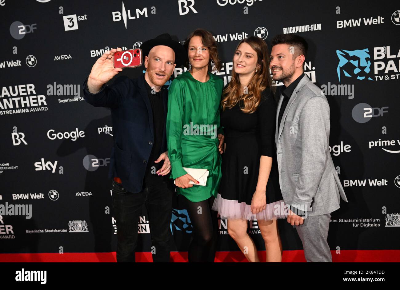 Munich, Germany. 19th Oct, 2022. Journalists Jan Vollmer, (l-r) Nadja ...