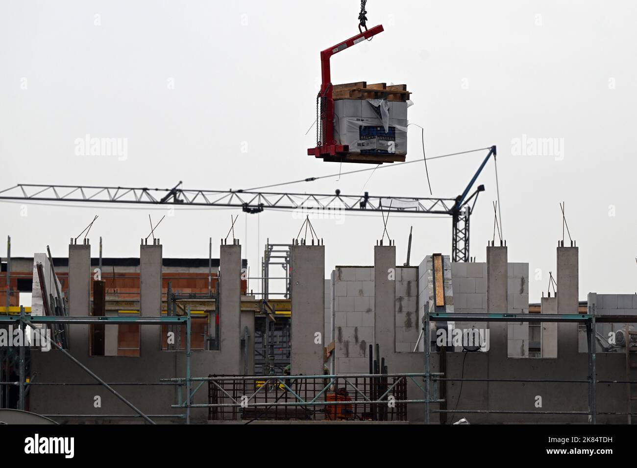 Living in unfinished house hi-res stock photography and images - Alamy