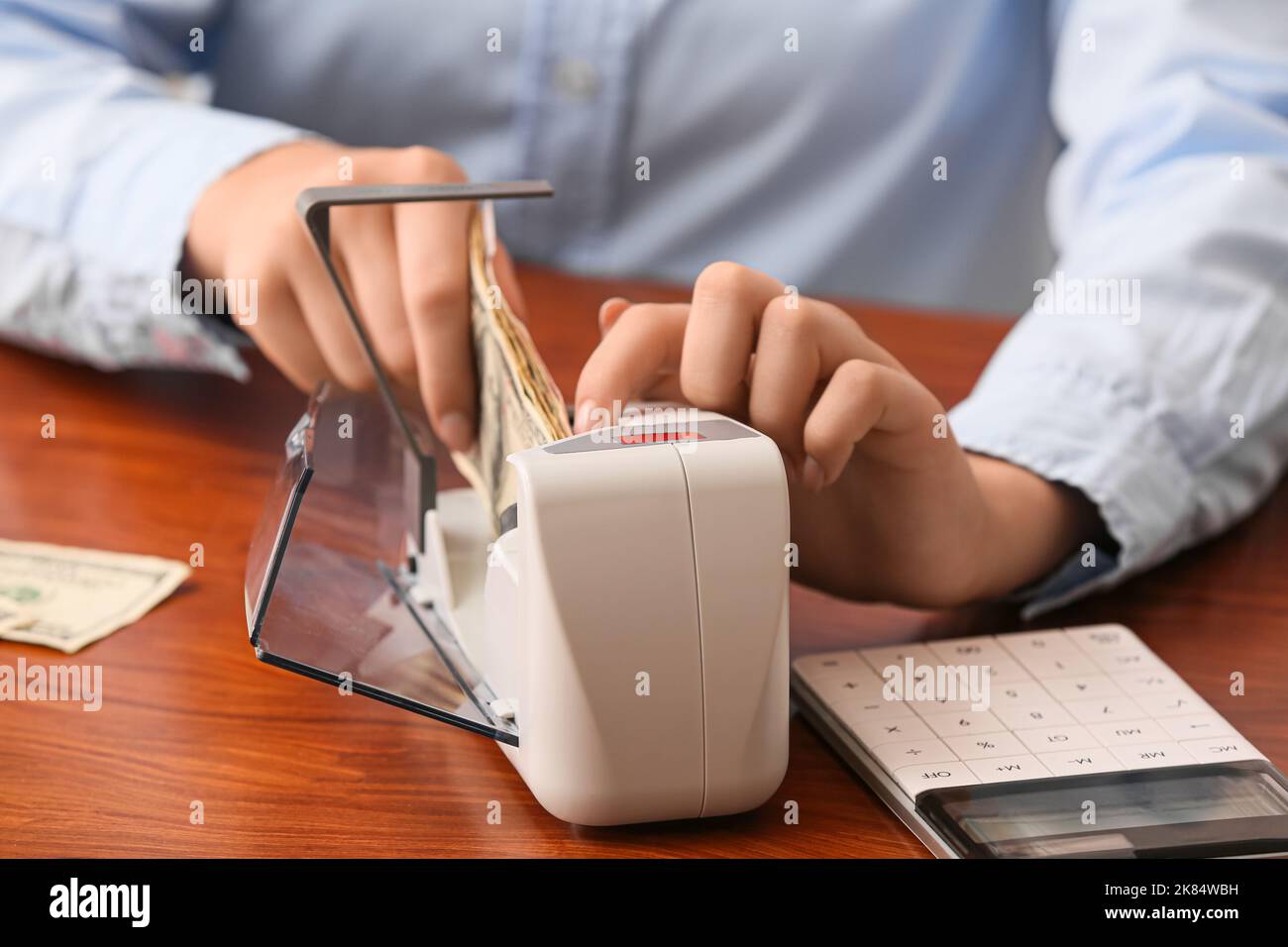 Automatic money counting machine hi-res stock photography and images ...