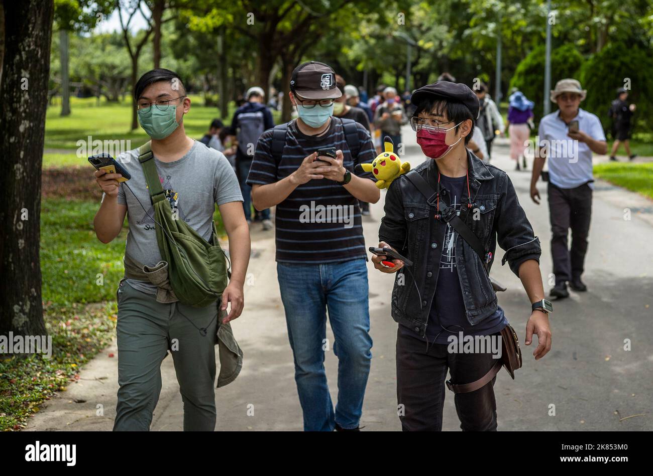 Taipei. 21st Oct, 2022. Pokemon hunters gathered at Da an Forest Park ...