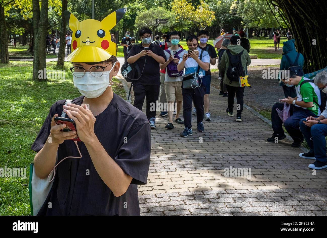 Taipei. 21st Oct, 2022. Pokemon hunters gathered at Da an Forest Park ...