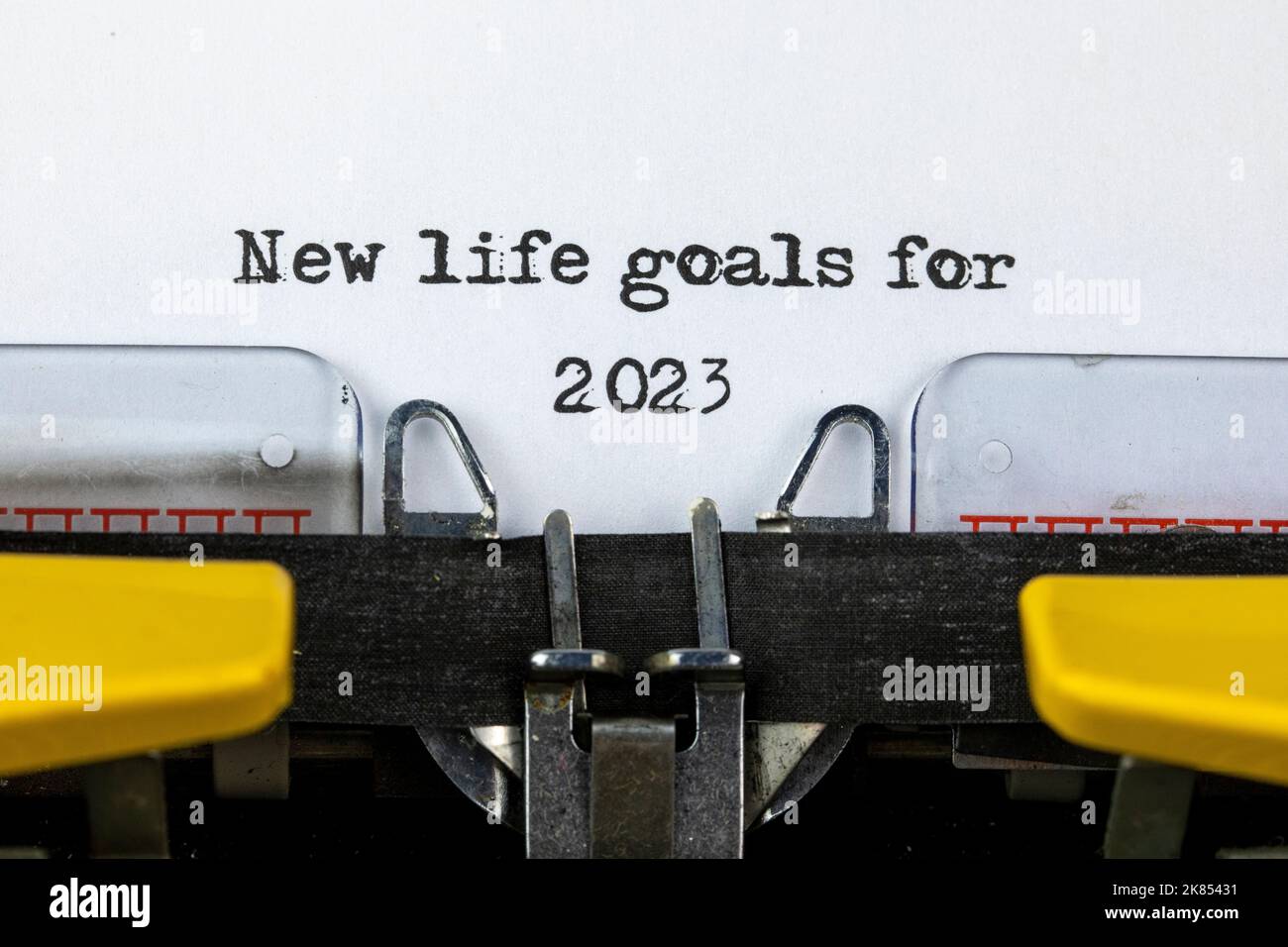 New life goals for 2023 written on an old typewriter Stock Photo - Alamy