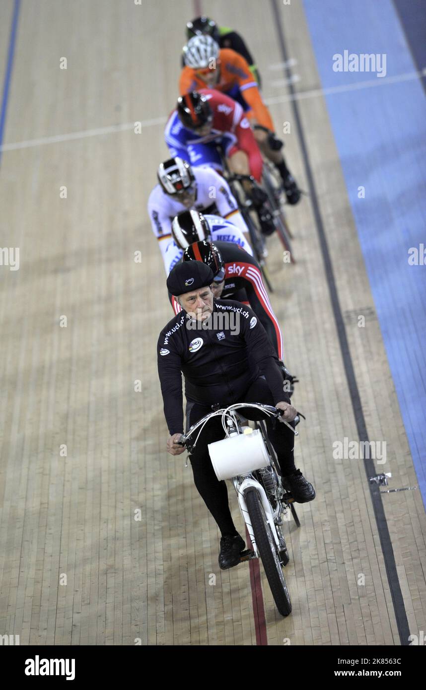 Men's Keirin Finals with Chris Hoy, lead by the derny motorcycle Stock ...