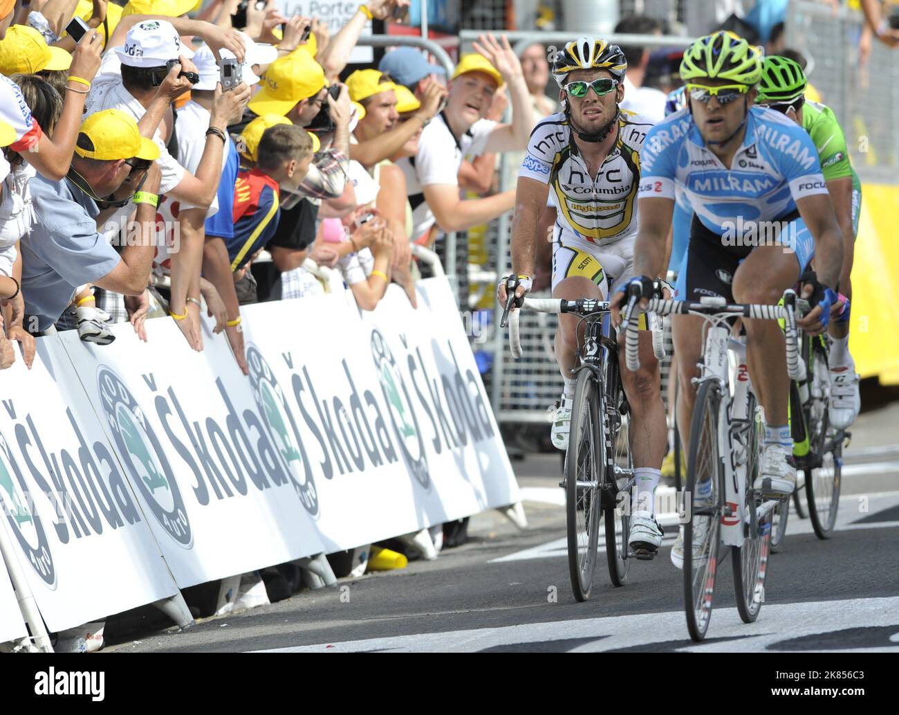 Team HTC Columbia's Mark Cavendish (L) comes 25th behind Gerald Ciolek ...