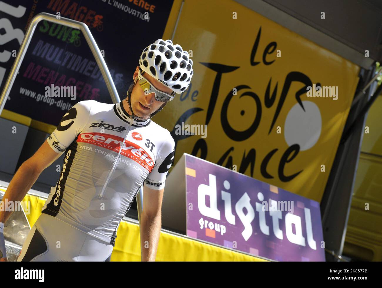 Team Cervelo's Daniel Lloyd signs on for the 15th stage Stock Photo - Alamy
