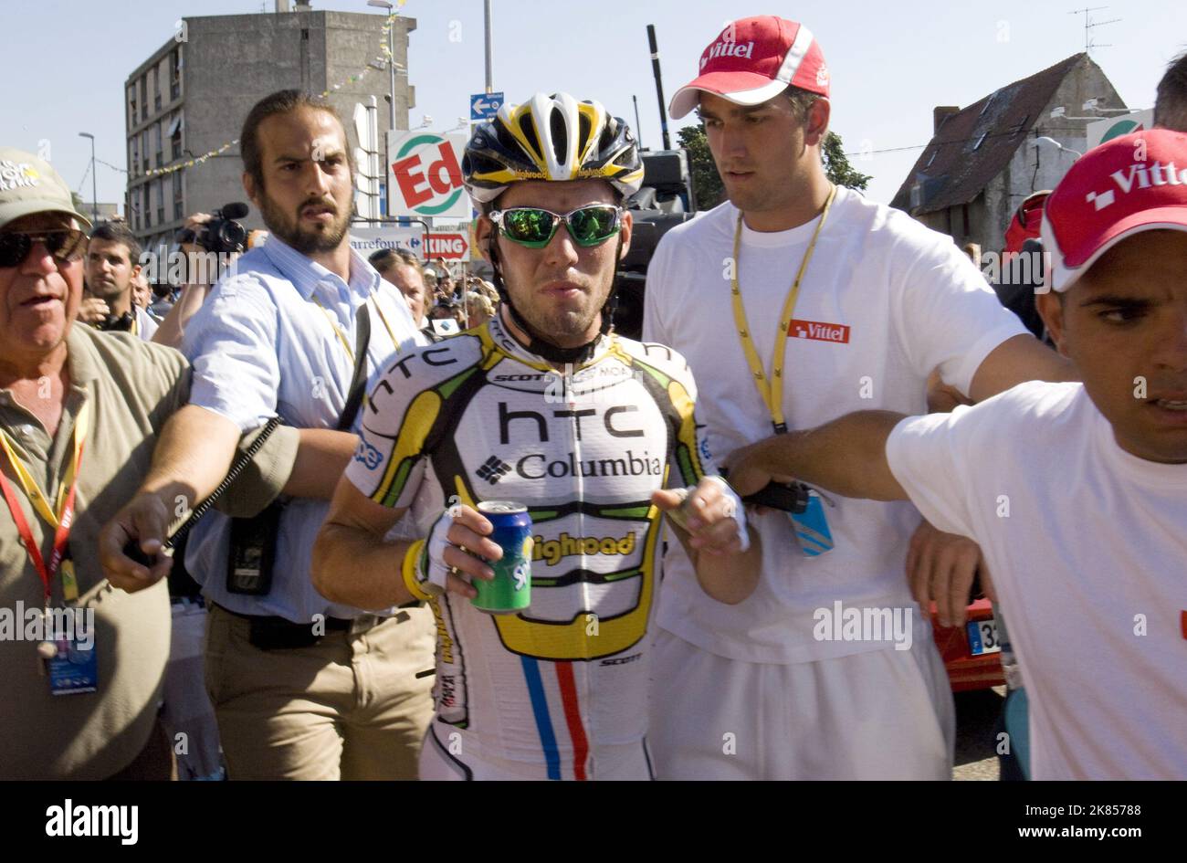 HTC Columbia's Mark Cavendish crosses the finish line in first place ...