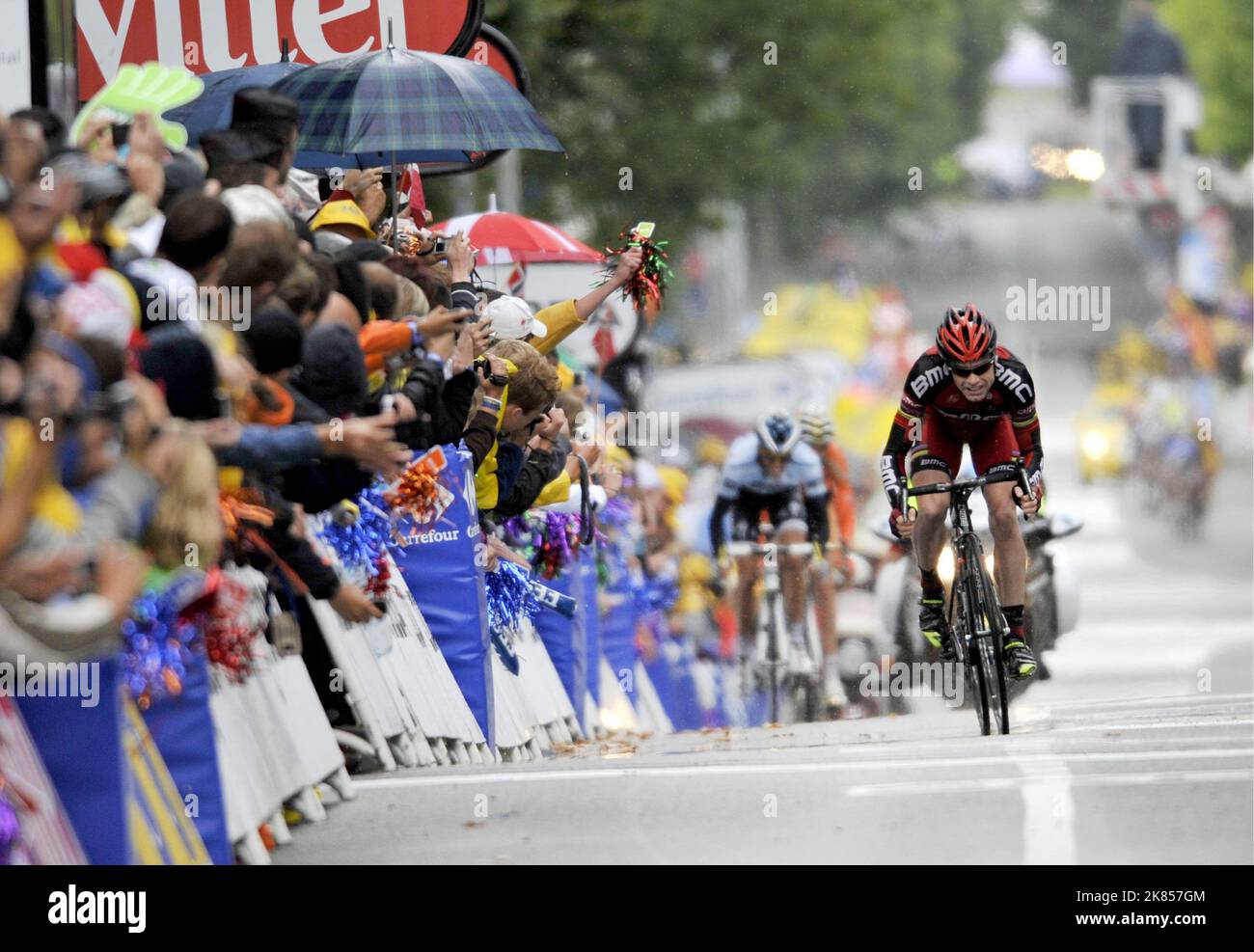 BMC Racing Team's Cadel Evans finishes stage 16 in eleventh place Stock ...