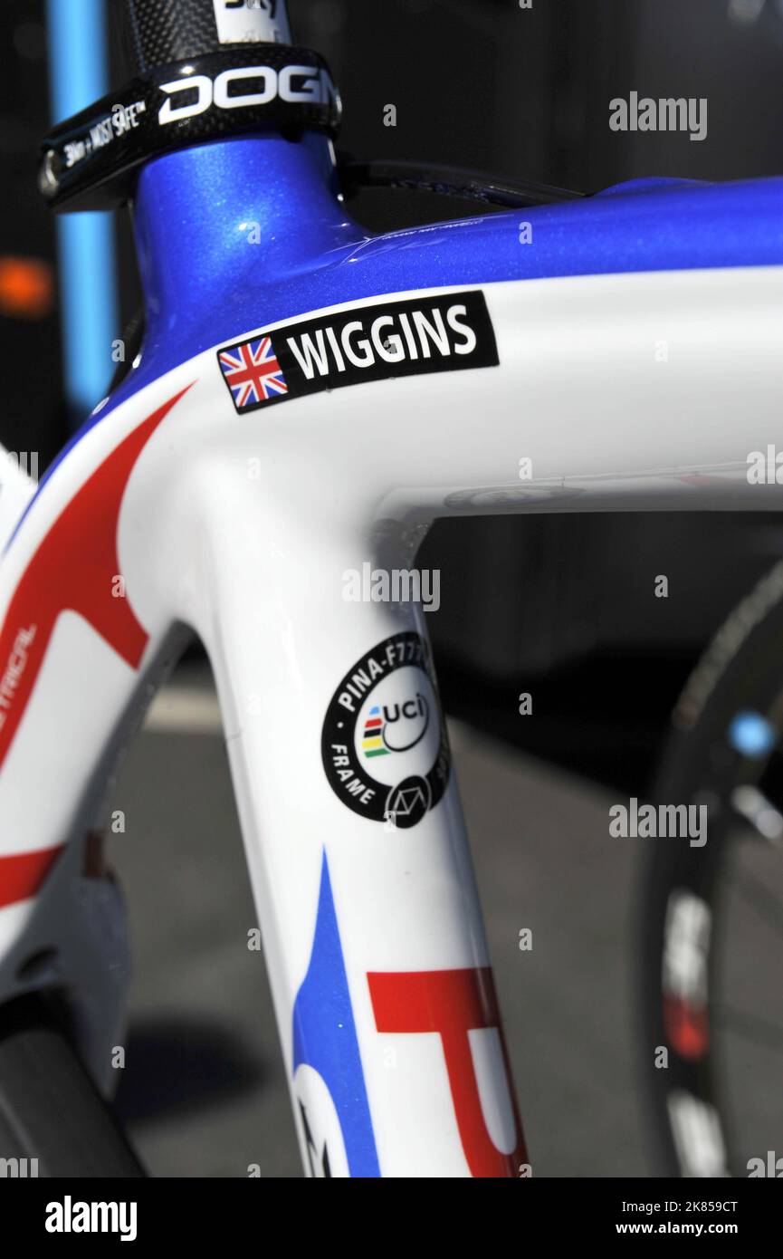 Bradley Wiggins' bike with personalised name tag team Sky Procycling ...