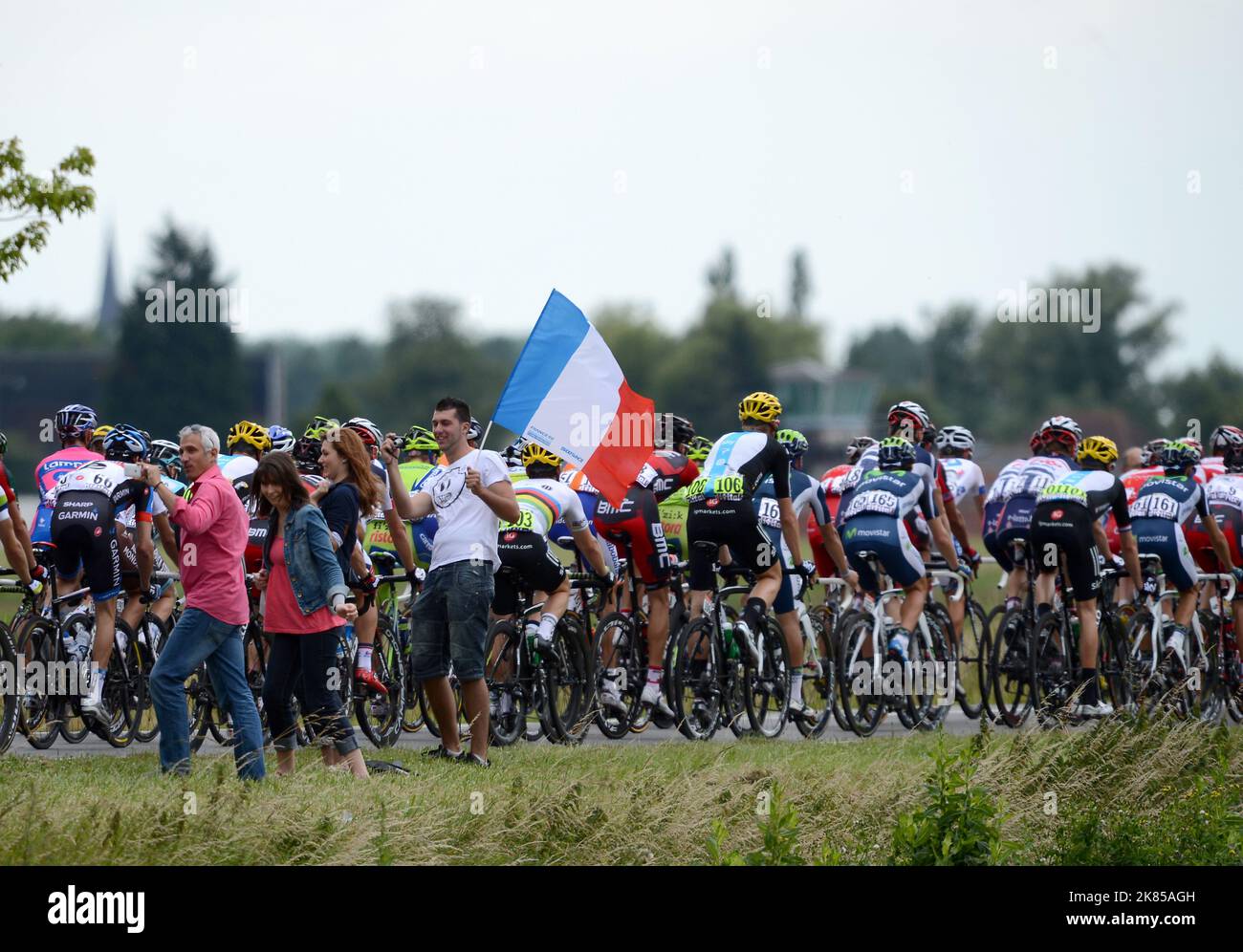 The peloton ride through the corn fields and fans wave the French flag ...