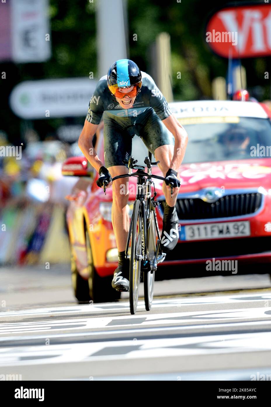 Chris Froome of team Sky Procycling crosses the finish line in 2nd ...