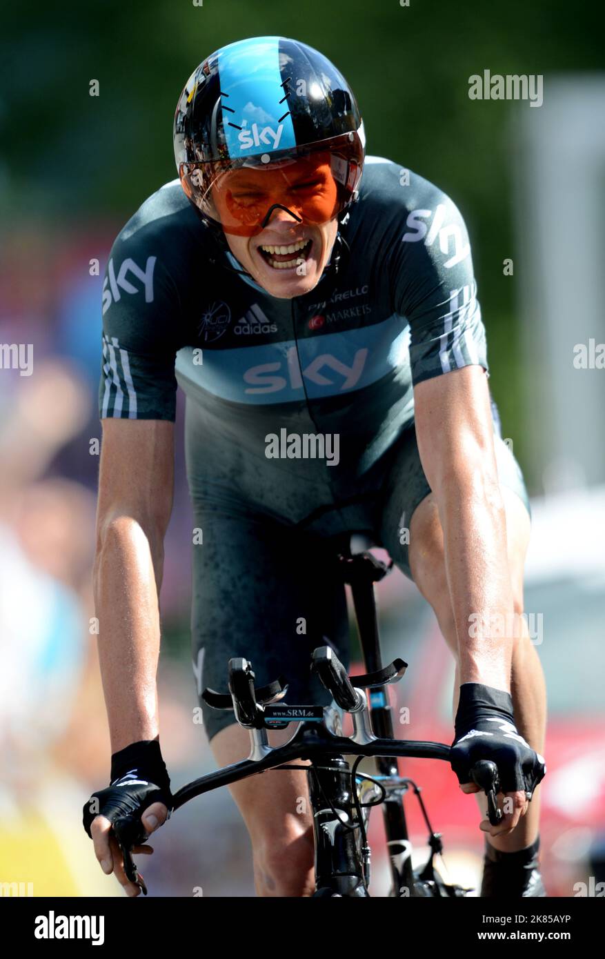 Chris Froome of team Sky Procycling crosses the finish line in 2nd ...