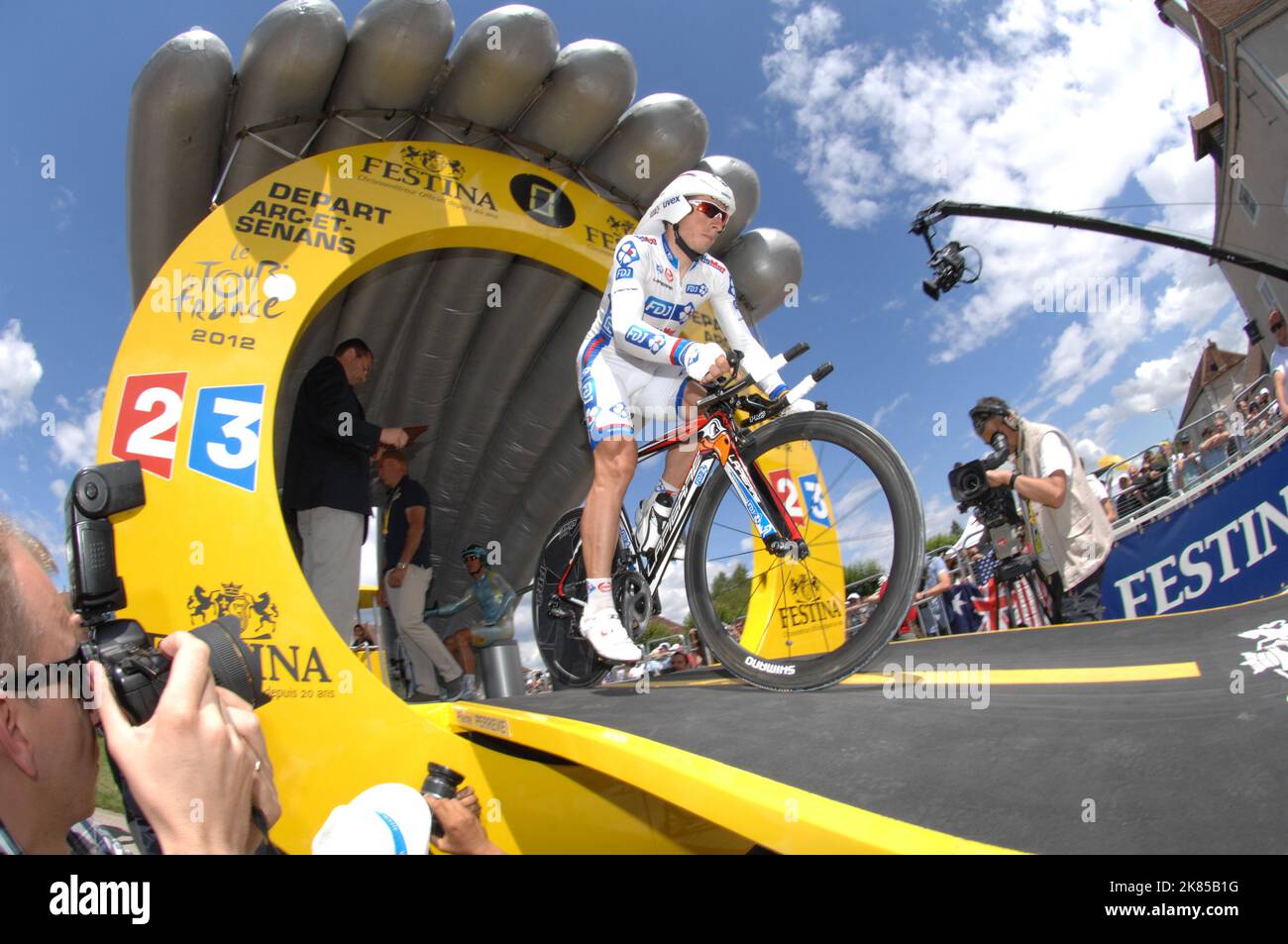 Pierrick Fedrigo team FDJ - Bigmat rolls off the starting ramp, Stage 9 ...