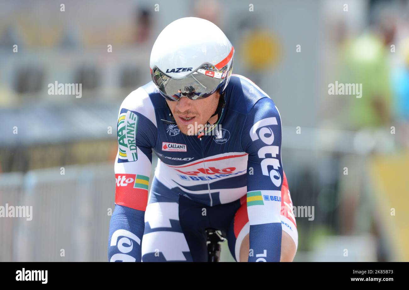 Adam Hansen Lotto Belisol crosses the finish line, Stage 9 Arc-Et ...
