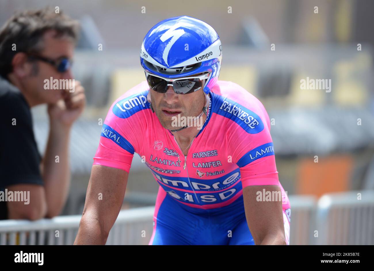 Alessandro Petacchi team Lampre ISD crosses the finish line, Stage 9 ...