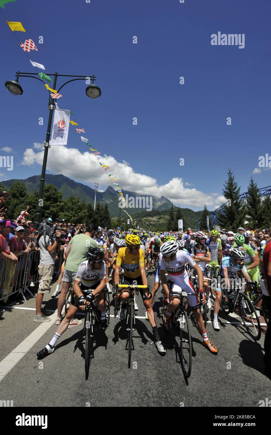 Mark Cavendish, left, Bradley Wiggins team Sky Procycling and Tejay Van ...
