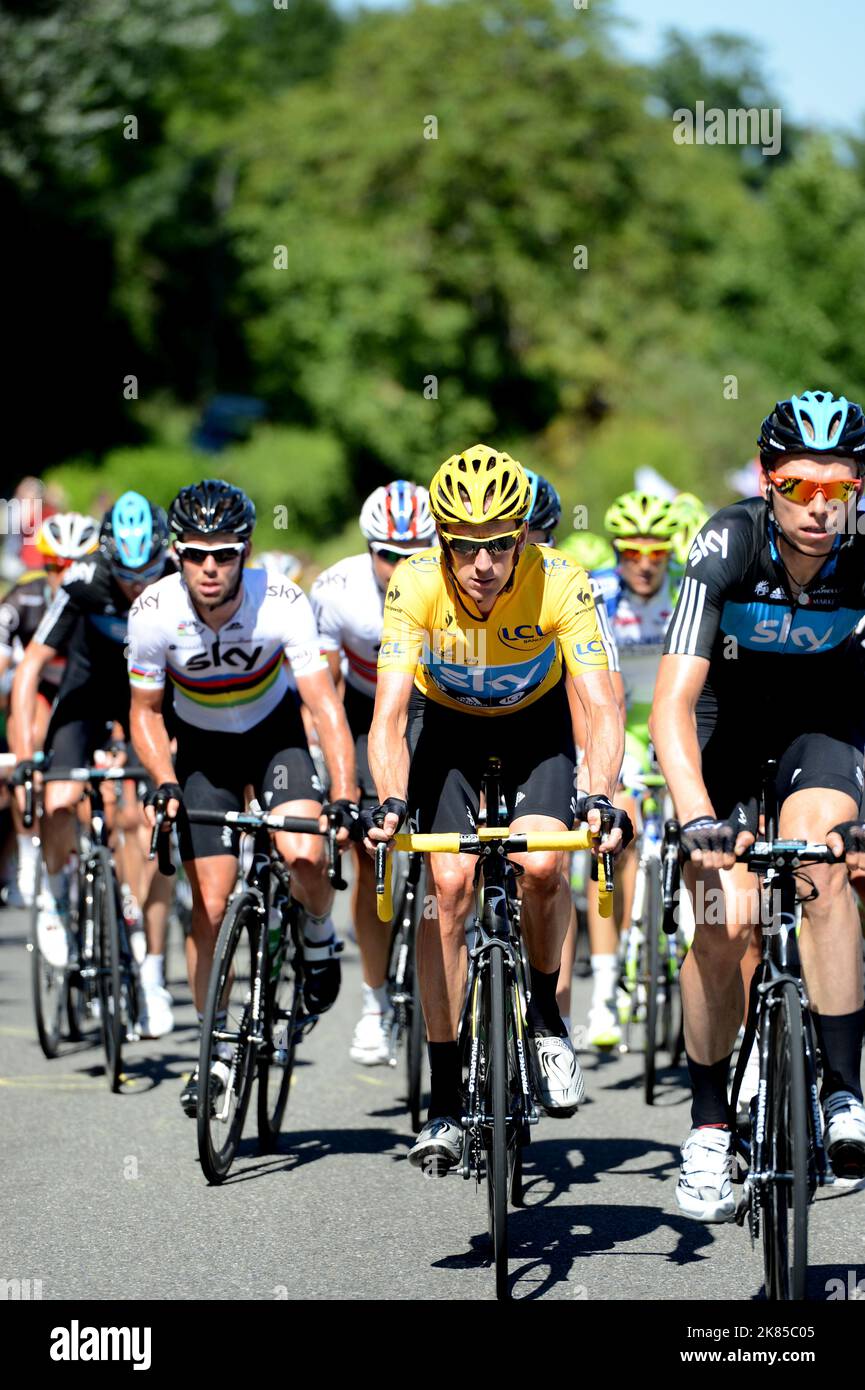 Bradley Wiggins ahead of Mark cavendish and Christian Knees stage 15 ...
