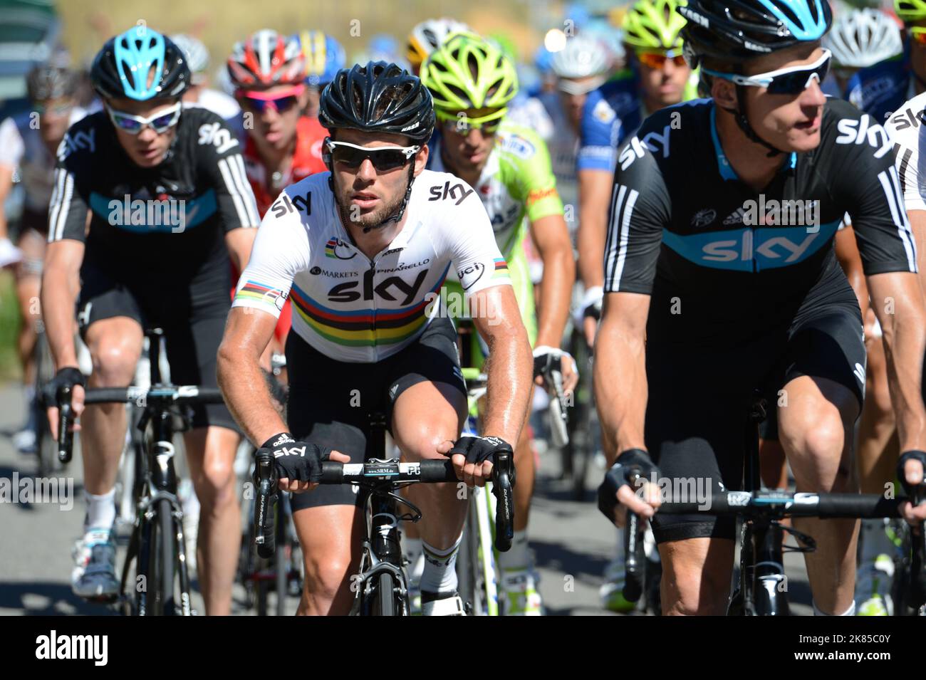 Mark Cavendish in between Chris Froome and Michael Rogers stage 15 from ...