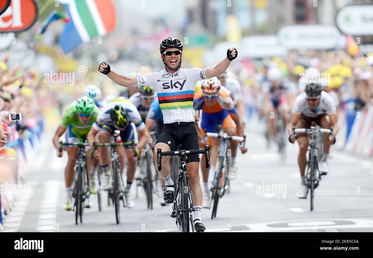 Mark Cavendish wins his second stage of the 2012 Tour de France in a ...