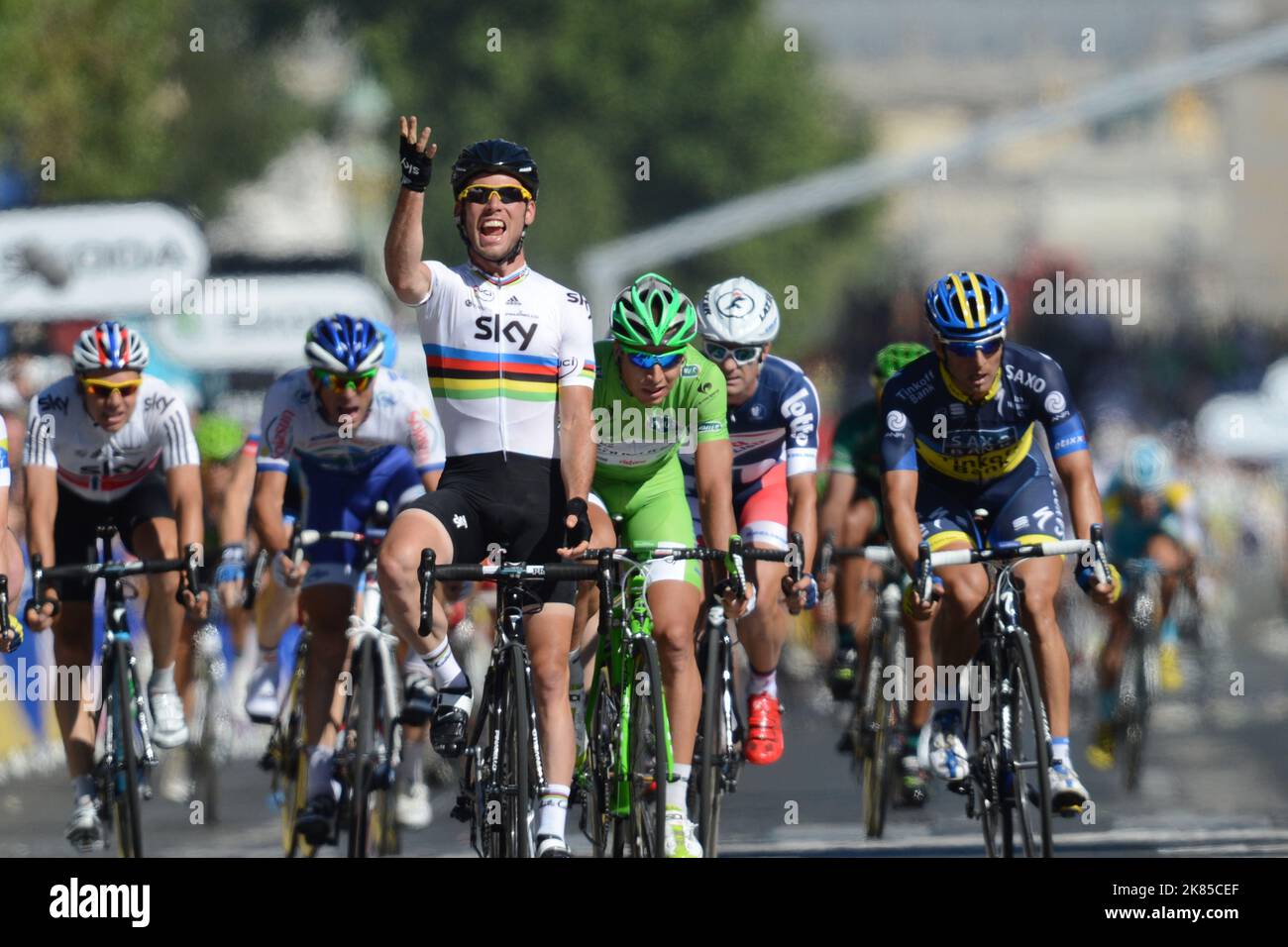 Mark Cavendish wins the final stage on the Champs Elysee.. Tour de ...