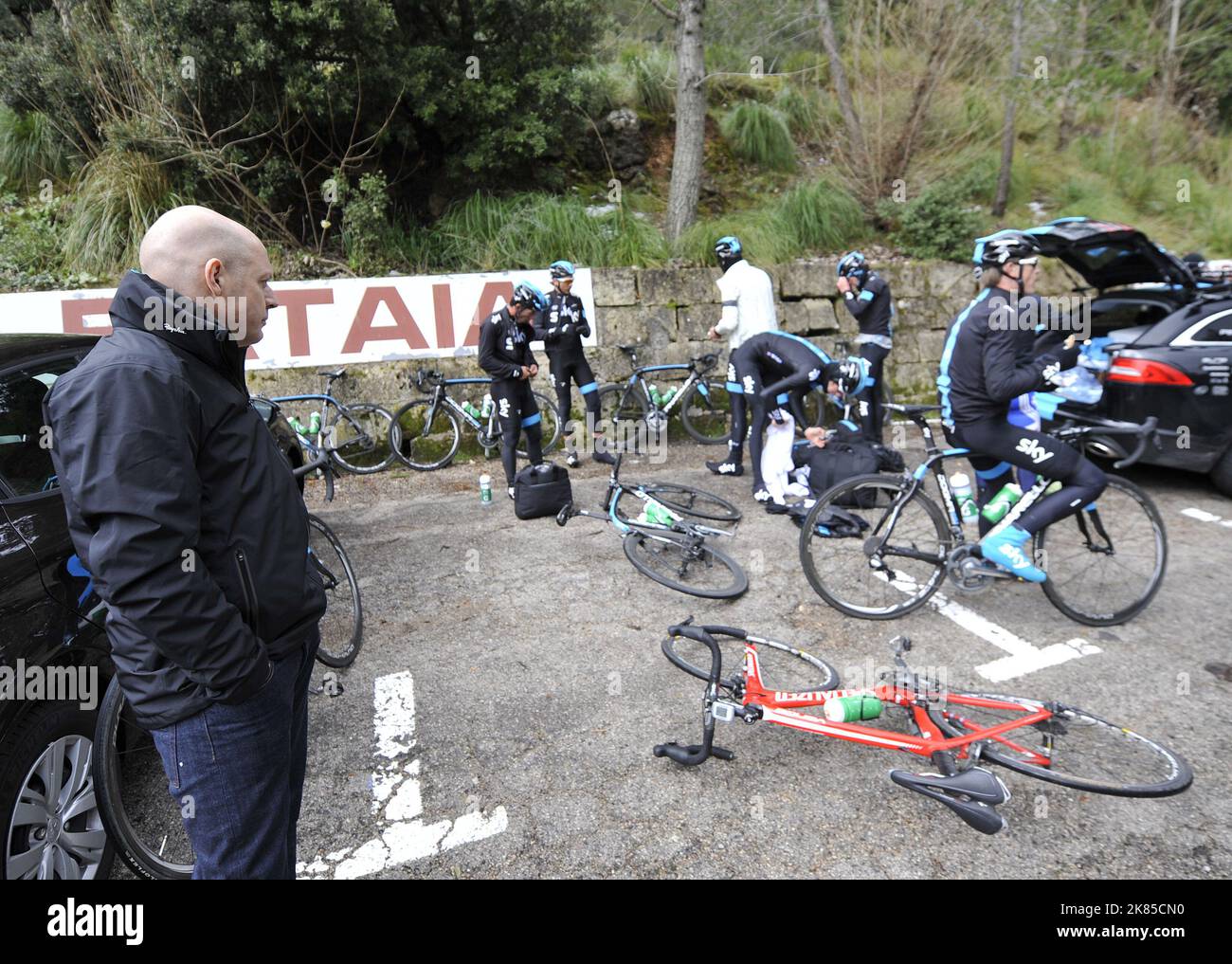 Cycling coach sir david brailsford hi-res stock photography and images ...