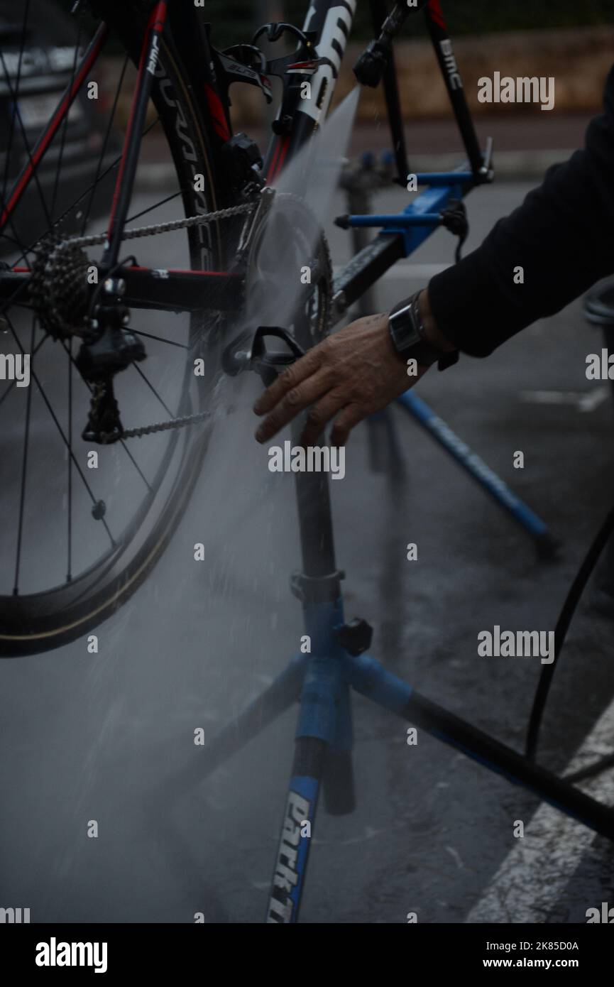 BMC team hotel after stage 6, behind the scenes at their team hotel on ...