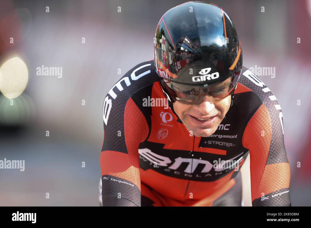 Cadel Evans sprints the last 100m of the individual time trial to come ...